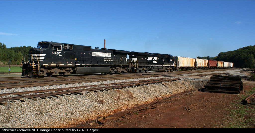 NS 9497 leads grain train 67V off the connection at Hurt, VA. Off the ex-VGN, onto the ex-SOU